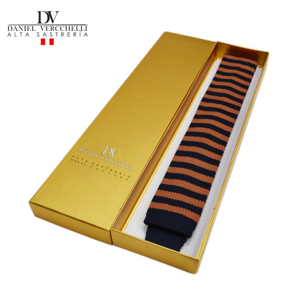 Corbata Ejecutiva Guinda a rayas anchas azul – Daniel Vercchelli – Alta ...